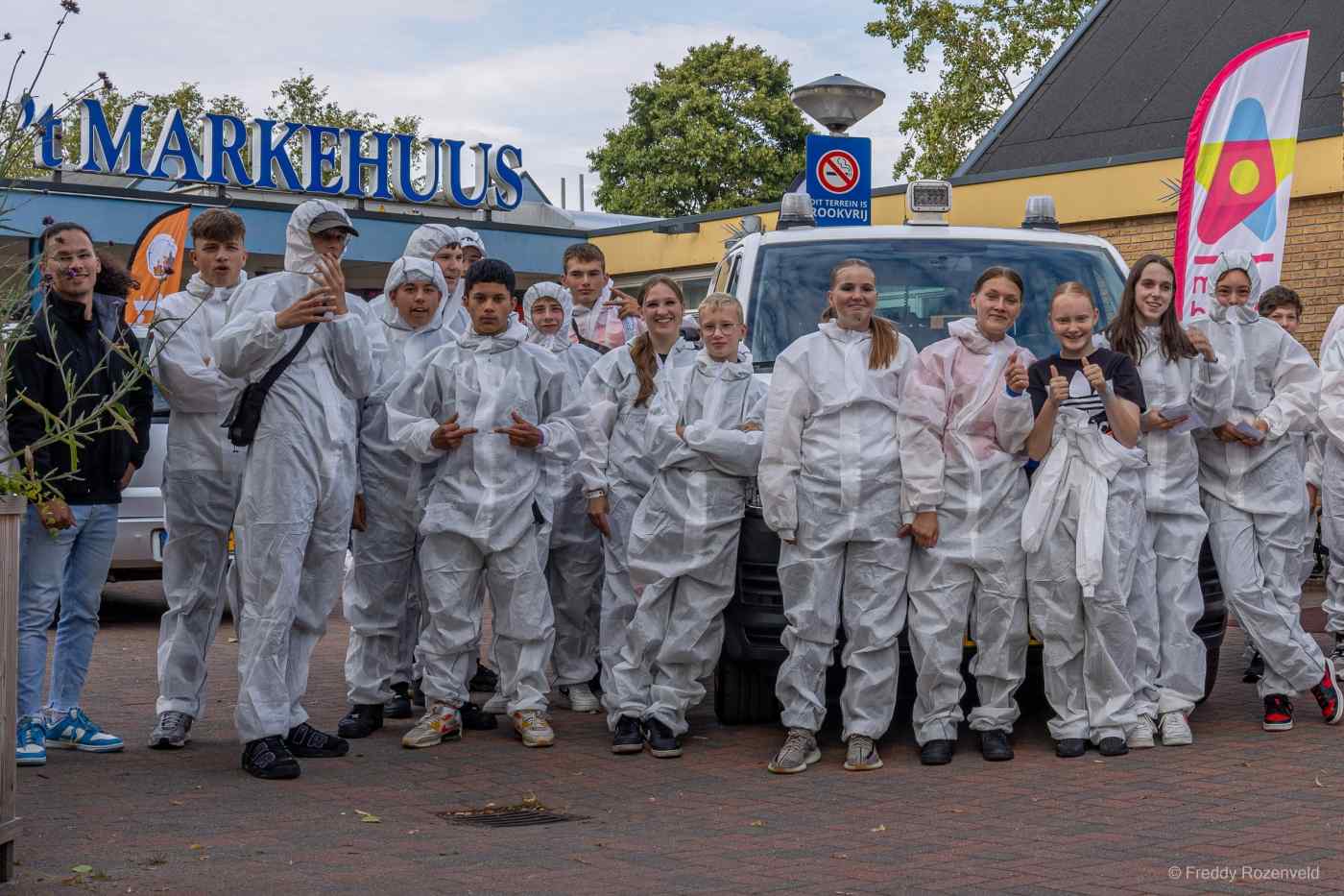 Zestig jongeren, twintig hunters en drie stempelposten; Hunted Peelo!